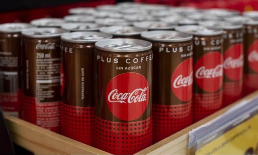 Ventas de Coca-Cola suben y su acción llega a un máximo histórico