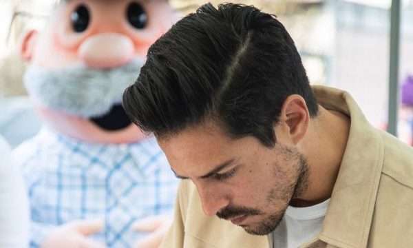 ¿Quién es el nuevo y viral CEO de Farmacias Similares?