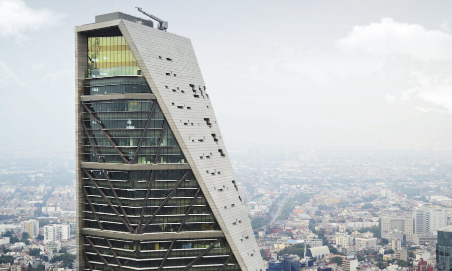 Torre Reforma: El edificio que se construyó sobre una casona