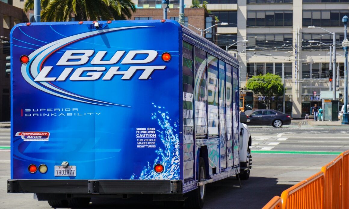 ¿Quién es el dueño de Bud Light? Esta es la empresa detrás