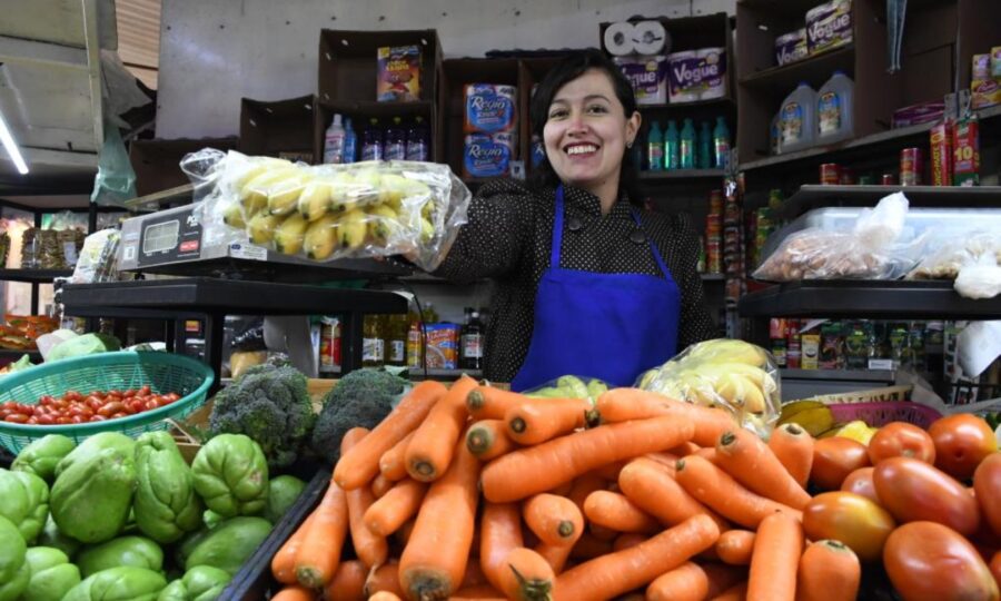 Tiendas de abarrotes, obligadas a diversificar su oferta de productos
