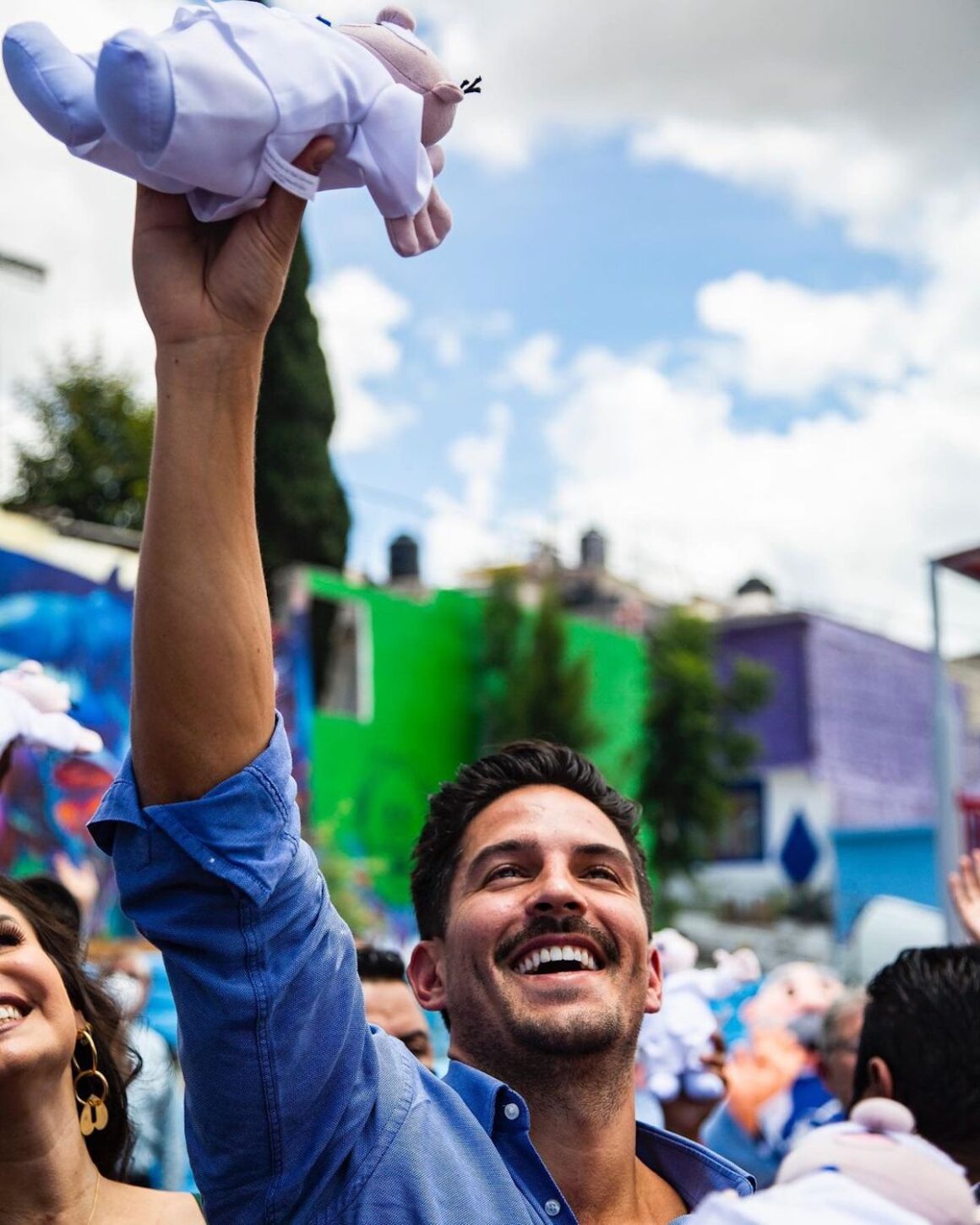 ¿Cómo se inició en el negocio de Farmacias Similares Víctor González Herrera?