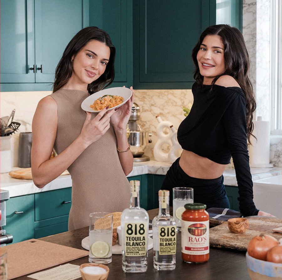 10 famosos que han apostado por el tequila o el mezcal